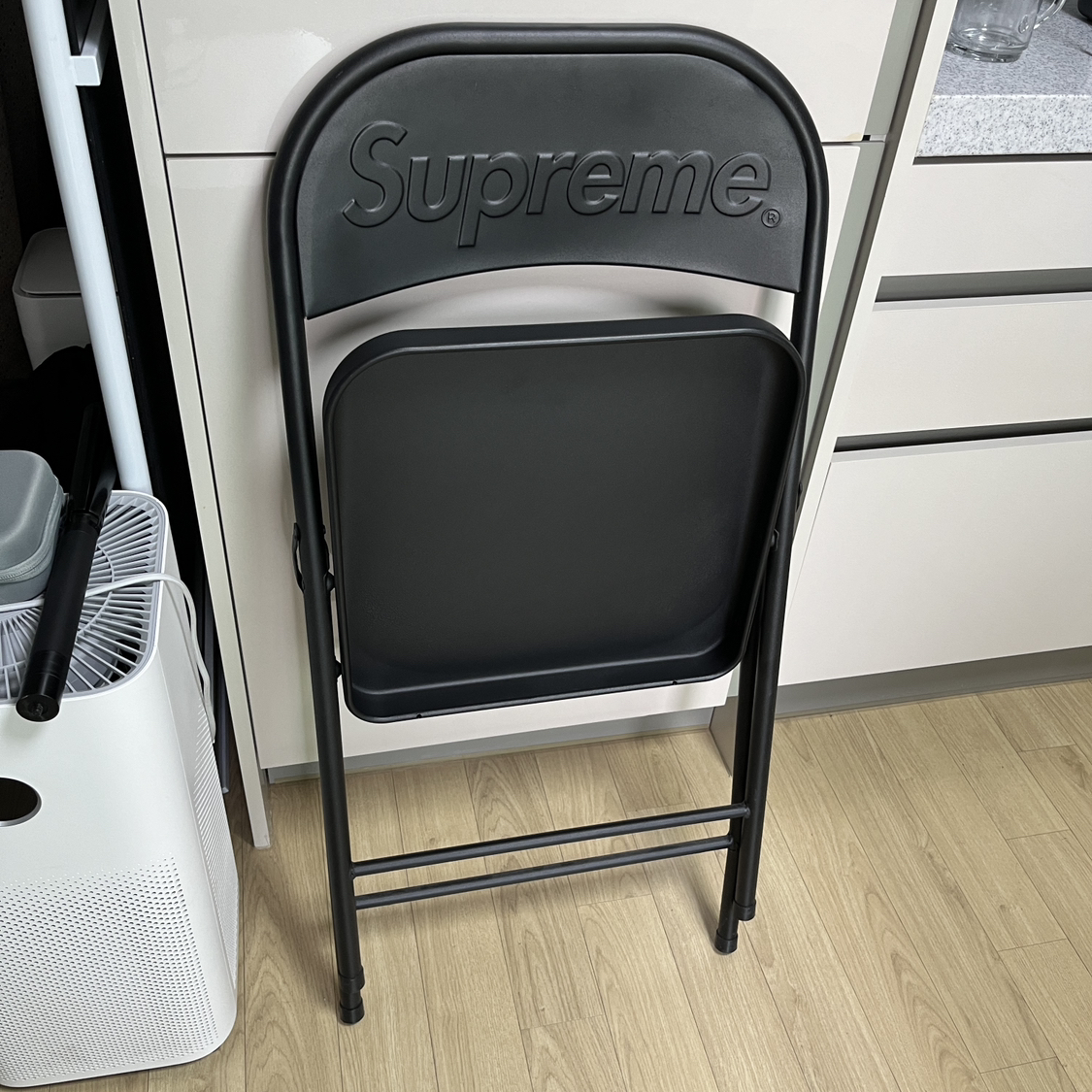 슈프림 메탈 폴딩 체어 블랙 20FW | 당근 중고거래