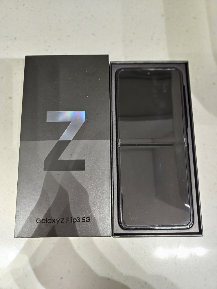 갤럭시 Z플립3 256G 팬텀블랙 | 당근 중고거래