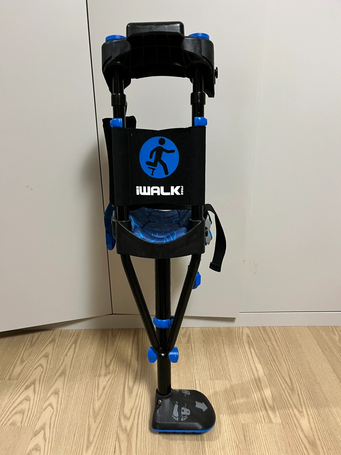 아이워크 3.0(iwalk 3.0) 목발 및 다리 다쳤을 때 필수품 모음