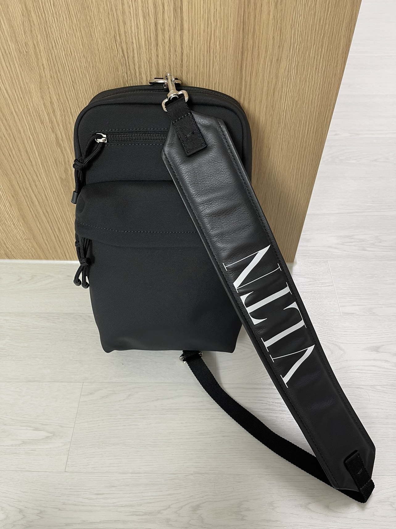 발렌티노남성슬링백 | 당근 중고거래