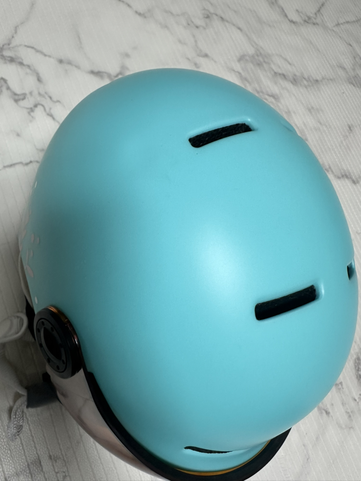 살로몬 아동바이저헬멧 판매팝니다. | 스포츠/레저 | 당근 중고거래