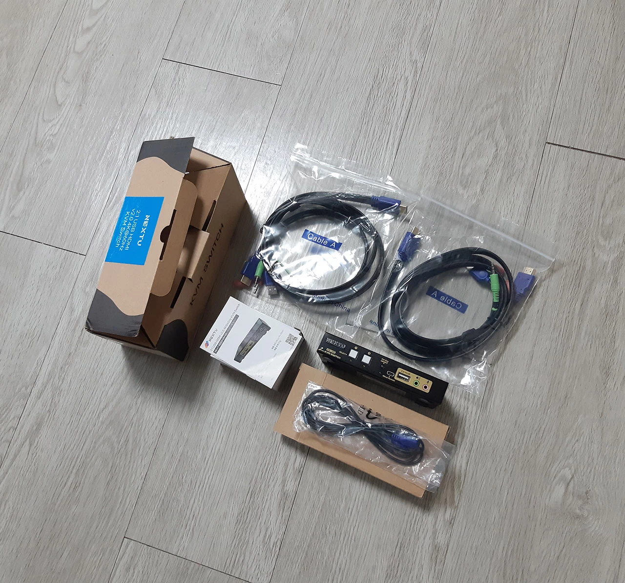 2PC를 하나의 모니터/마우스/키보드로 제어 KVM 스위치