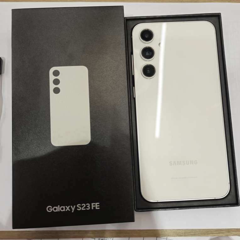 갤럭시 S23FE 화이트 팔아용 | 당근 중고거래