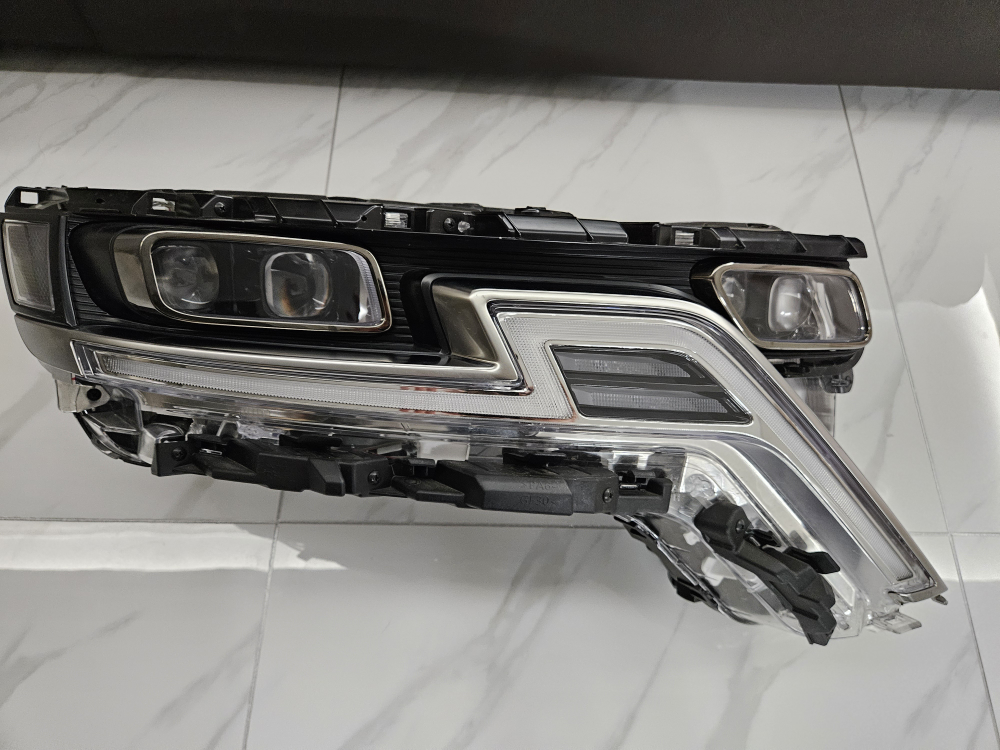 KA4(카니발4세대) 우측 LED 라이트 팝니다. | 기타 중고물품 | 당근 중고거래