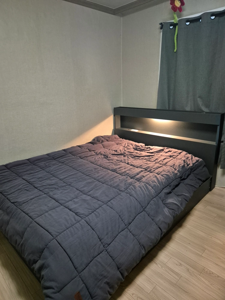 퀸사이즈 침대 프레임 팝니다 당근 중고거래