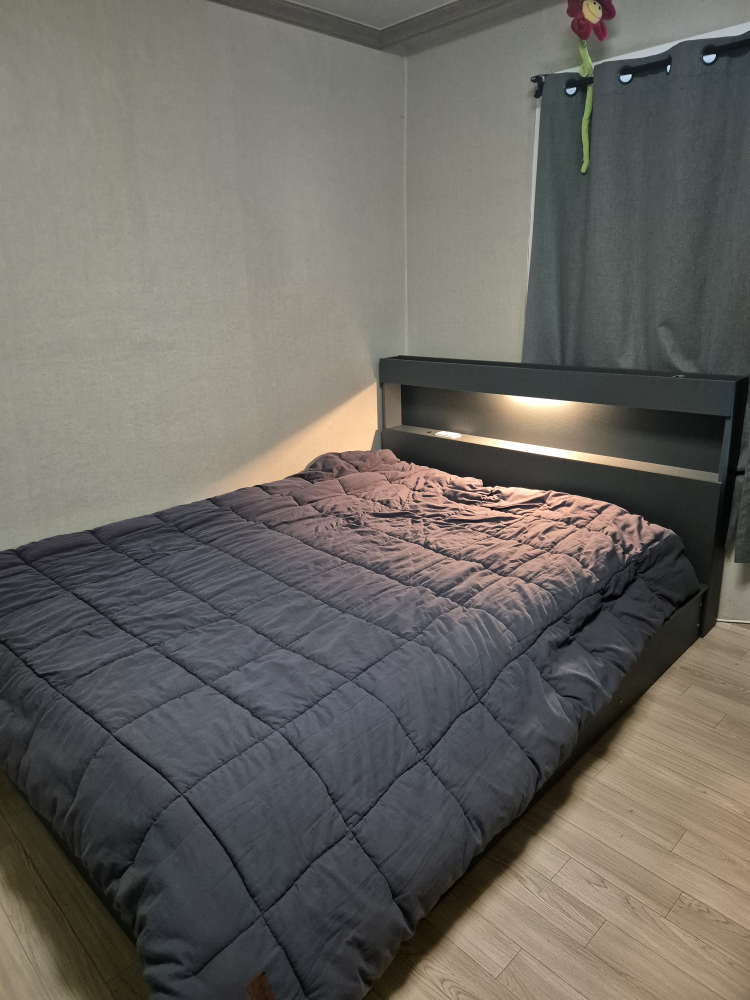 퀸사이즈 침대 프레임 팝니다 당근 중고거래
