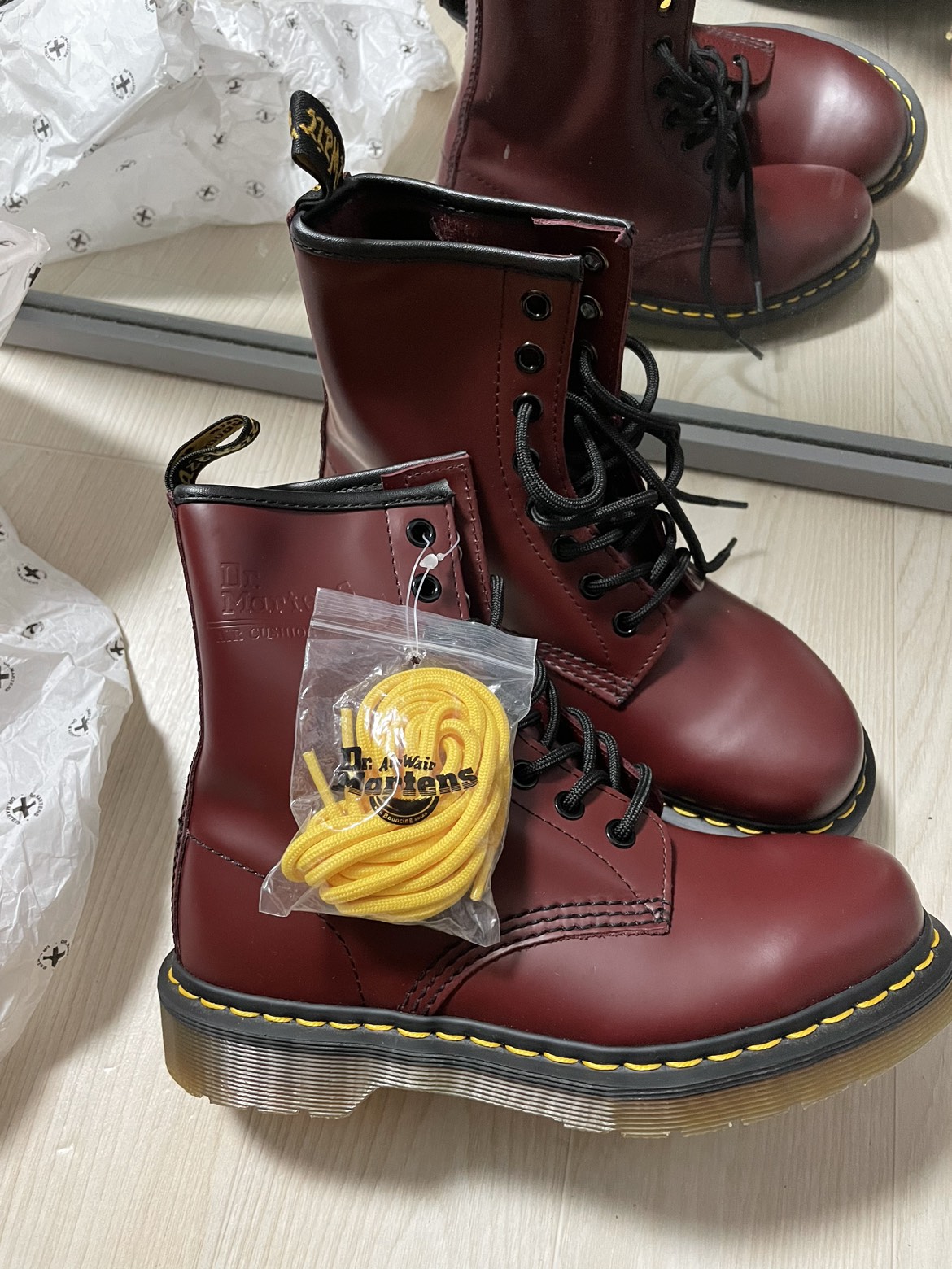 닥터마틴 1460 8홀 체리레드 UK3 (새상품) | 여성잡화 | 당근 중고거래