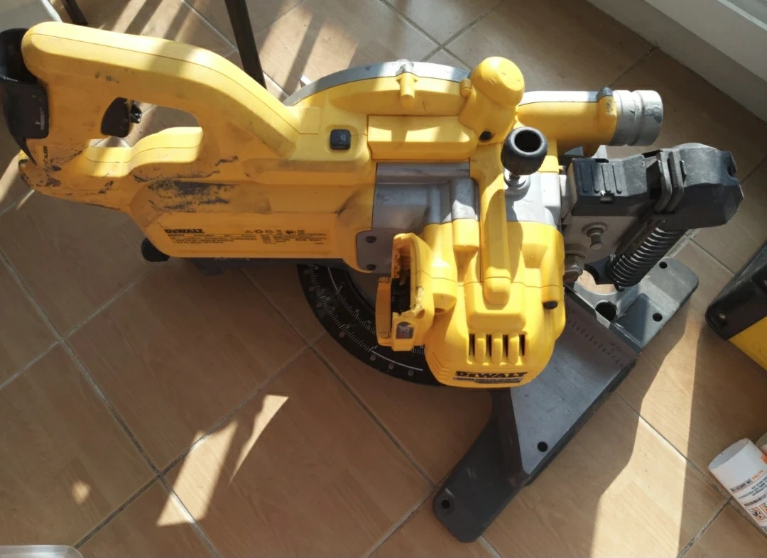 디월트dcs777무선슬라이딩 각도절단기 | 백석2동 | 기타 중고물품 | 당근 중고거래