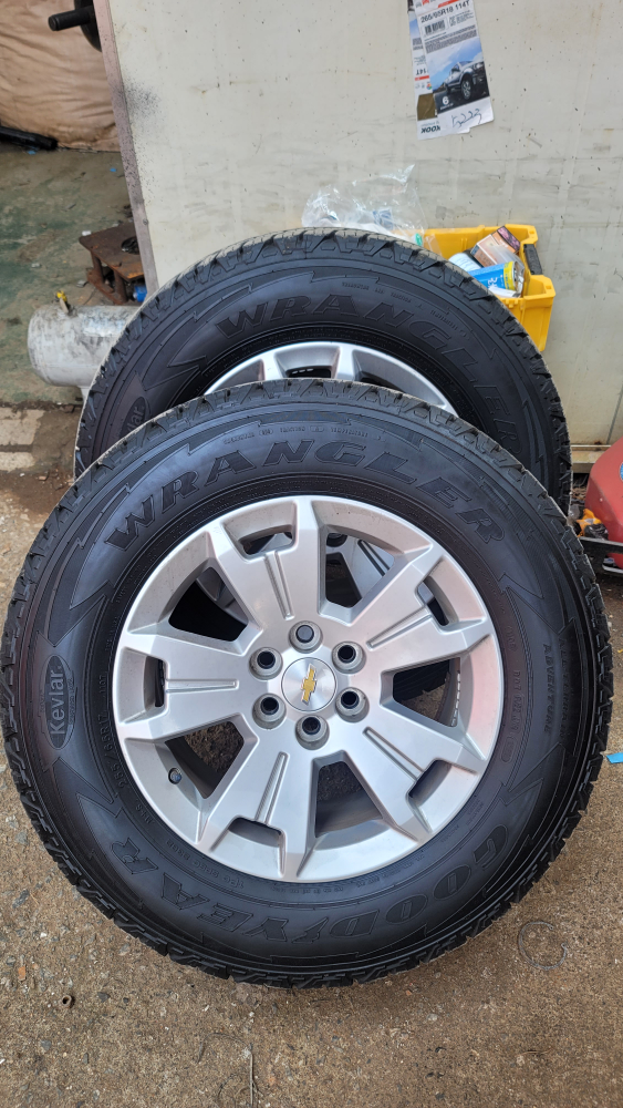 255.65R 17인치.중고타이어 4짝 팝니다.(마지막.가격인하) | 스포츠/레저 | 당근 중고거래